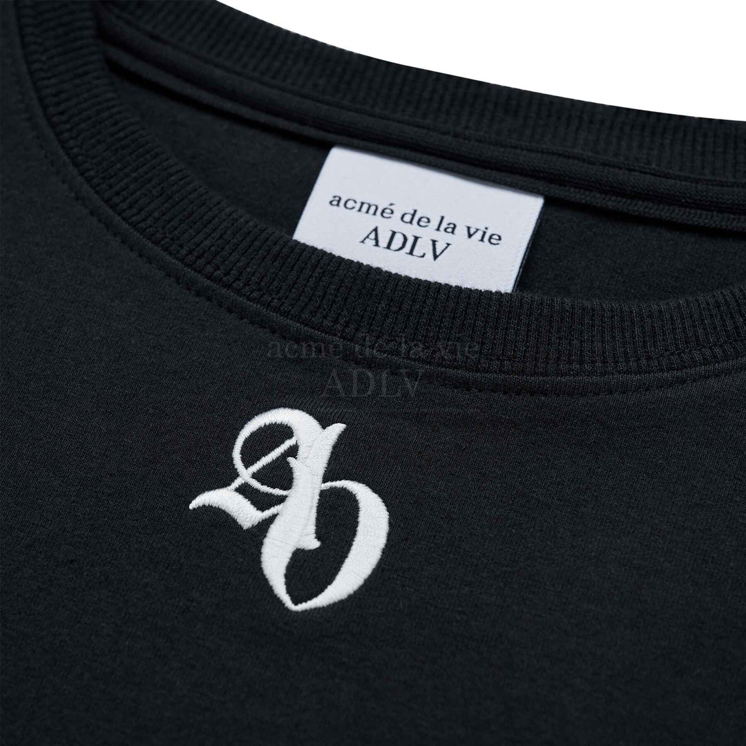 Beli NEW SYMBOL LOGO ROUND CROP SHORT SLEEVE T-SHIRT BLACK Korea