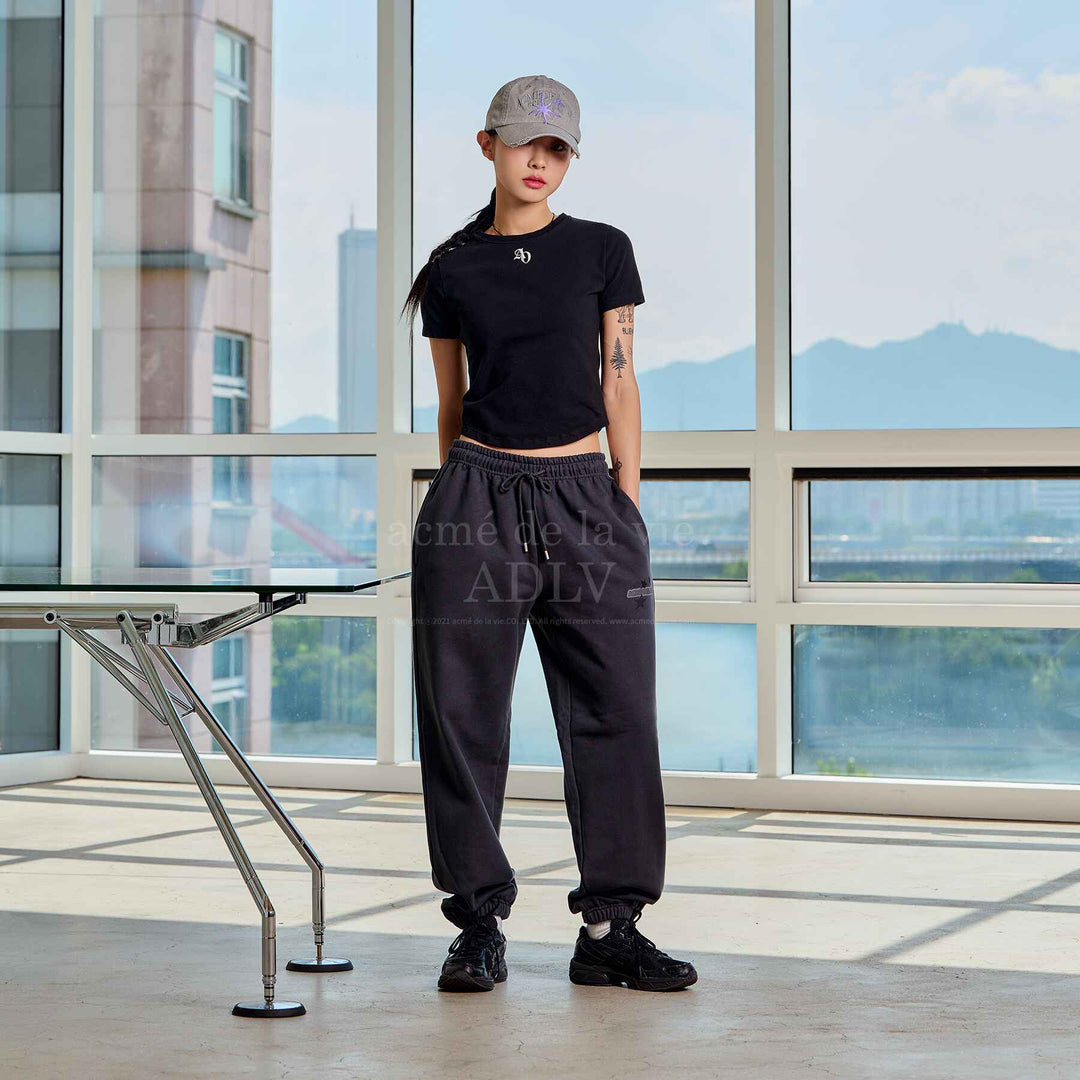 Beli NEW SYMBOL LOGO ROUND CROP SHORT SLEEVE T-SHIRT BLACK Korea